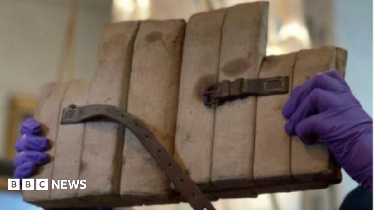 Historic cork life jacket wins Cornish award - BBC News