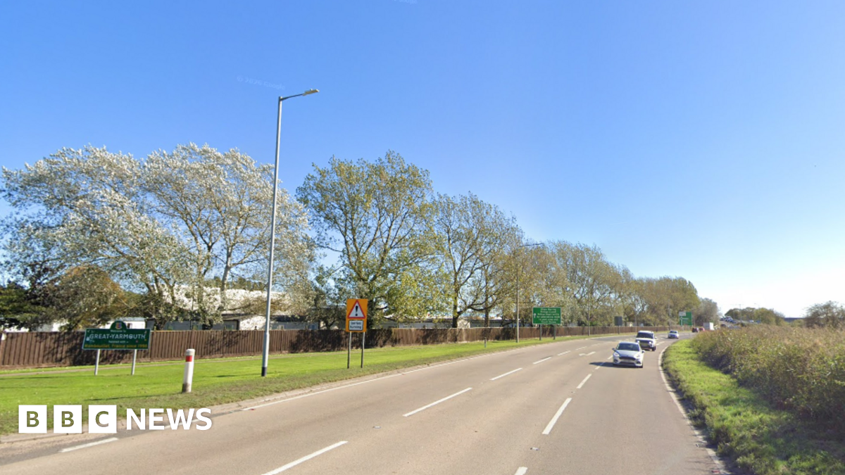 A47 Acle Straight blocked by lorry trying to turn in roadworks - BBC News