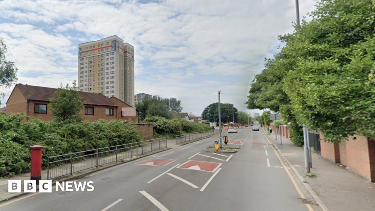 Bootle drink-drive arrest after six people struck by car - BBC News