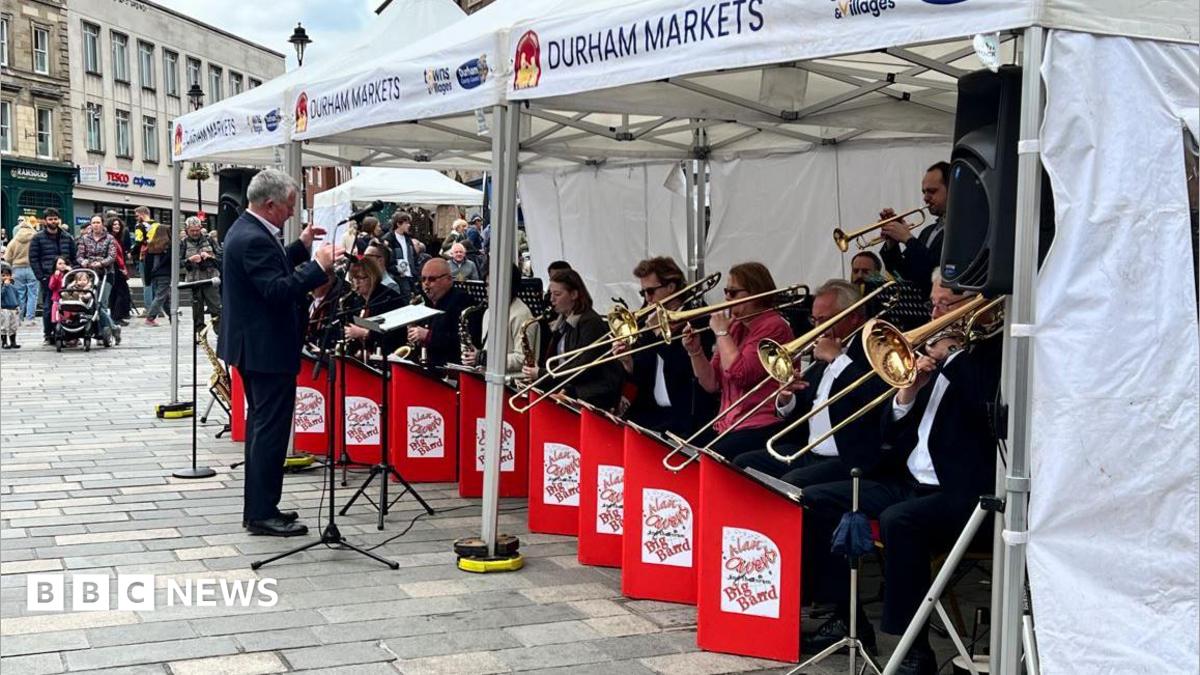 Street parties in North East and Cumbria mark VE Day anniversary - BBC News