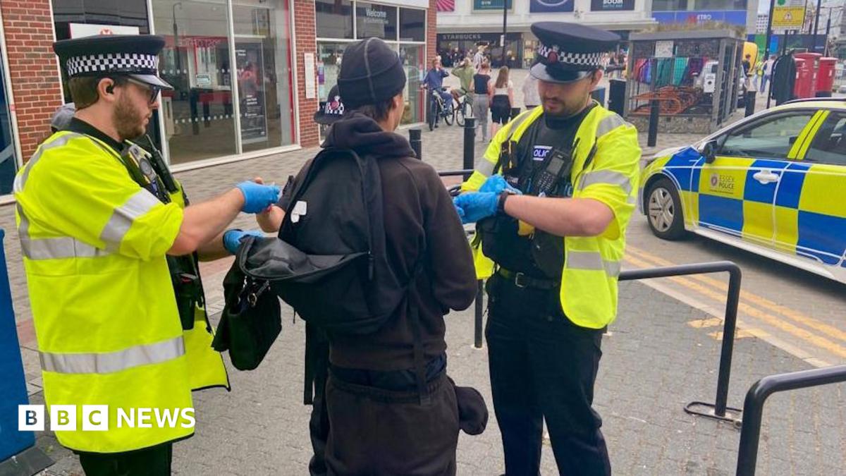 Southend knife arrest after tip off from young child - BBC News