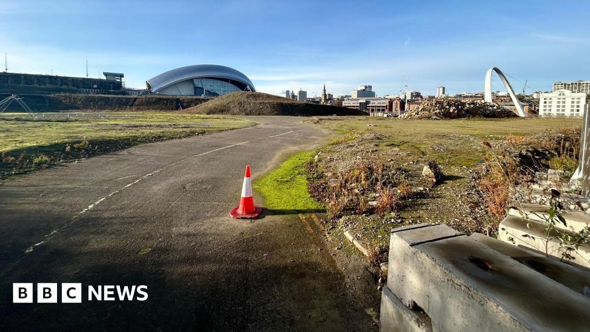 Gateshead Sage: 'Time for answers' on delayed £350m arena - BBC News