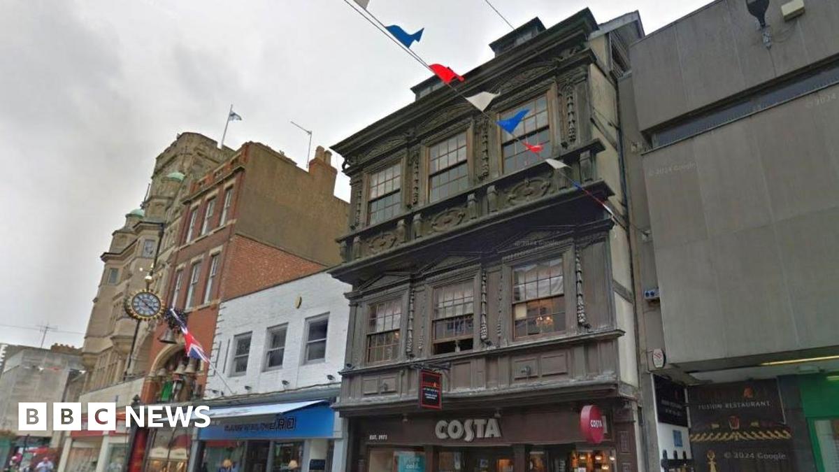 Film premiere showcases history behind Gloucester's architecture - BBC News