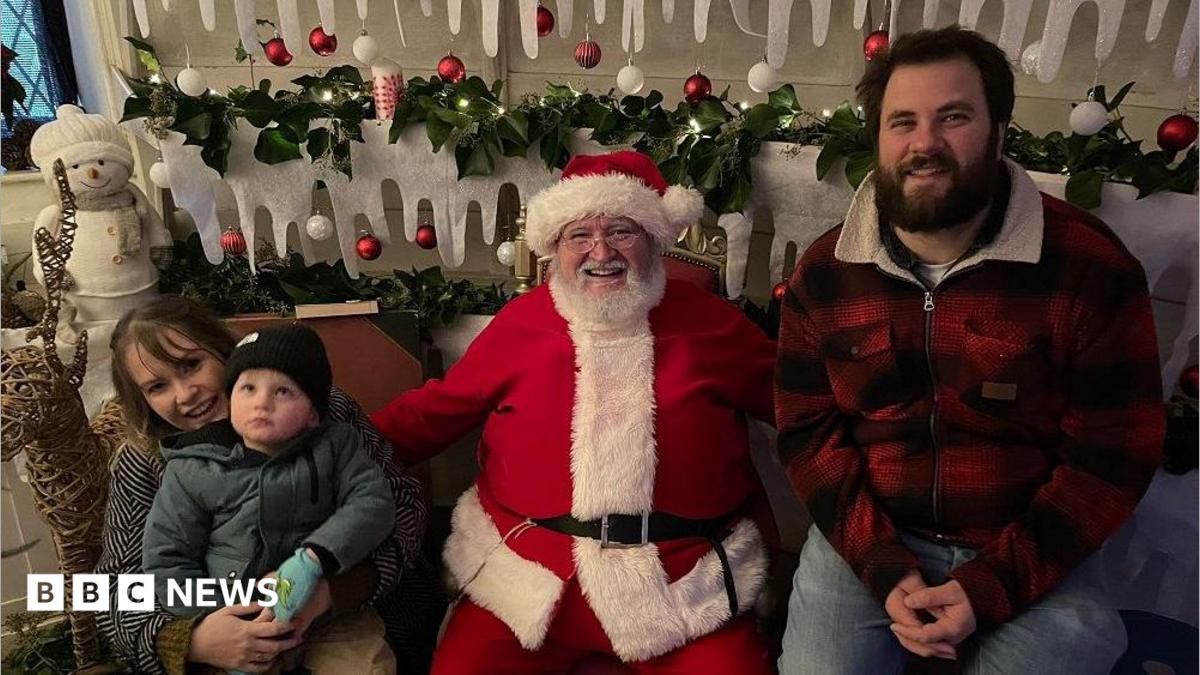 NHS Organ Donation: Boy, 3, finally meets Santa after transplant - BBC News