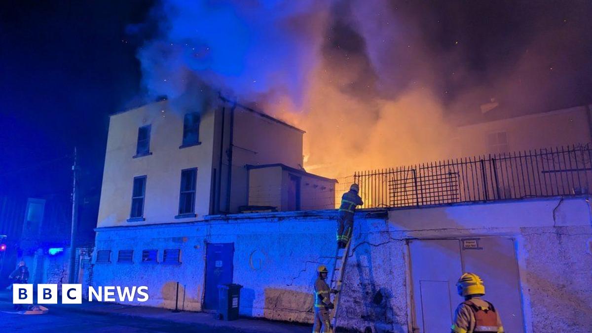 Dublin: Fire at Shipwright building being investigated - BBC News
