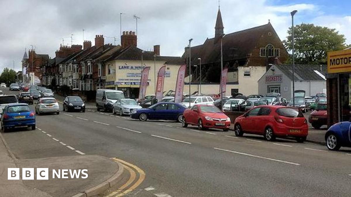 Kettering robberies an hour apart are linked, say police - BBC News