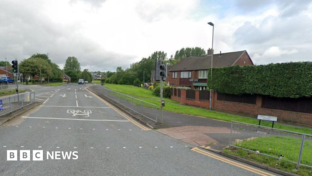 Three arrests after fighting sees Chell Heath school in lockdown - BBC News