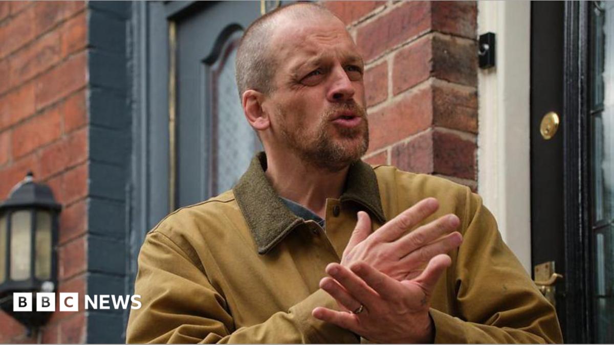 Reunion: Bristol-based screenwriter 'proud' of bilingual series - BBC News