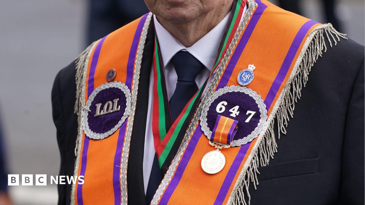 Orange Order parade allowed in Ardoyne on Saturday - BBC News