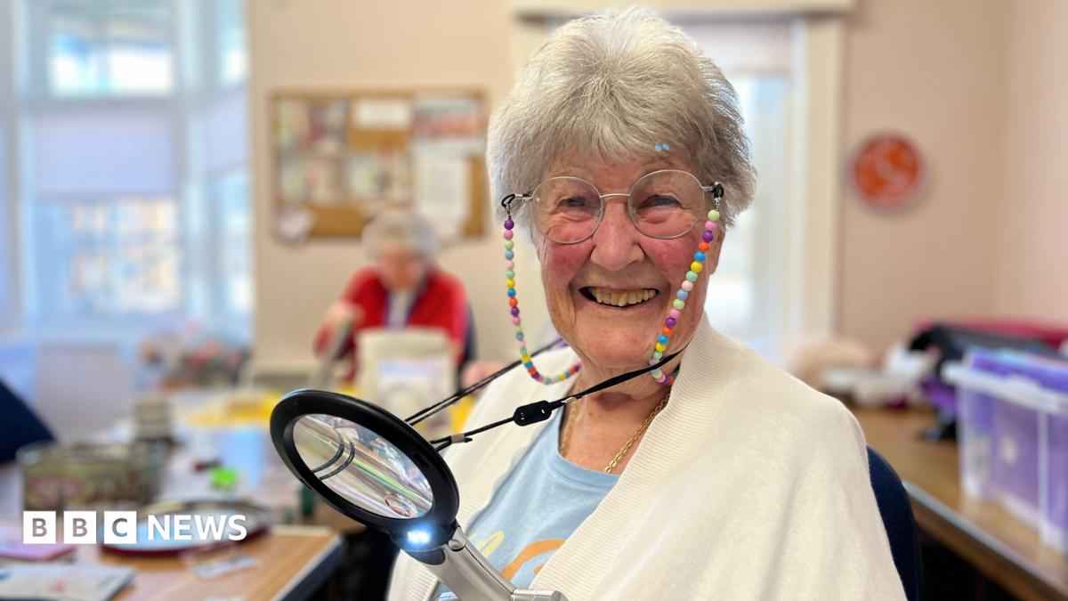 Bexhill: Under-threat over 55s club is a lifeline - members - BBC News
