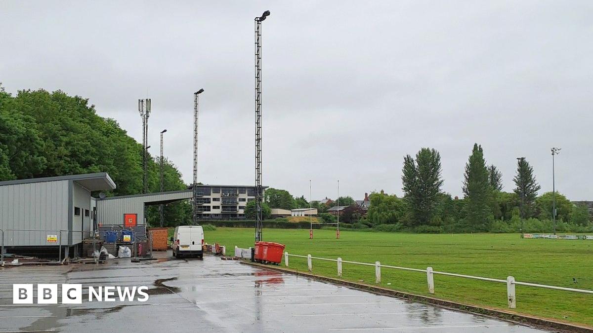 Hereford Rugby Club can run weekend events into early hours - BBC News