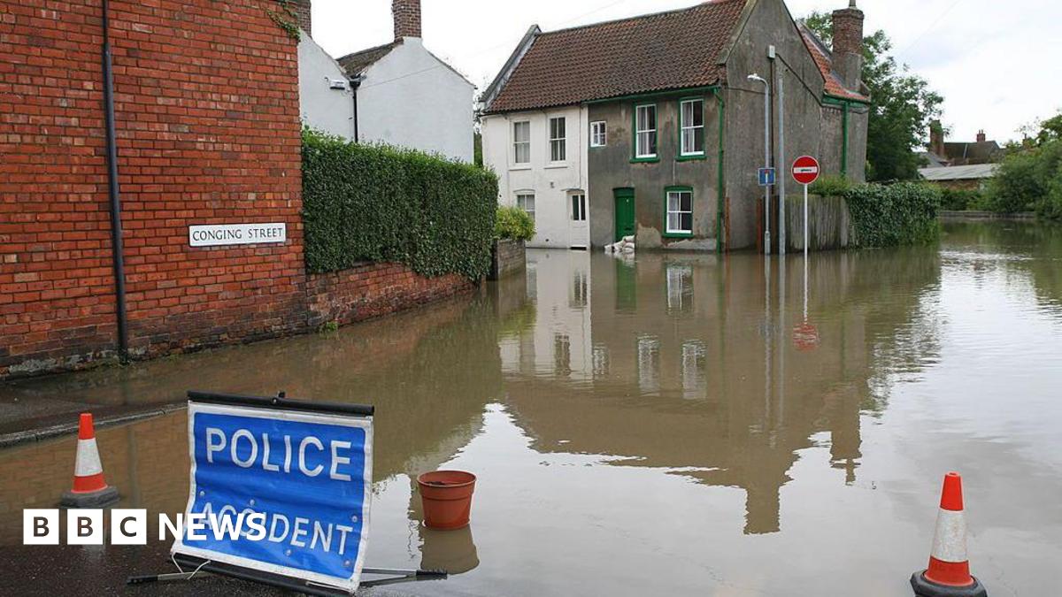 Cash boost for East Yorkshire and Lincolnshire flood schemes - BBC News