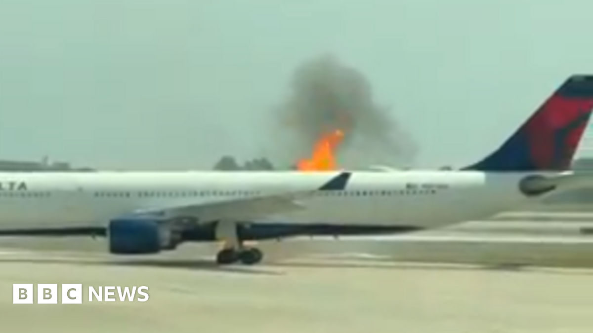 Passengers evacuate Delta flight after engine fire at Orlando airport ...