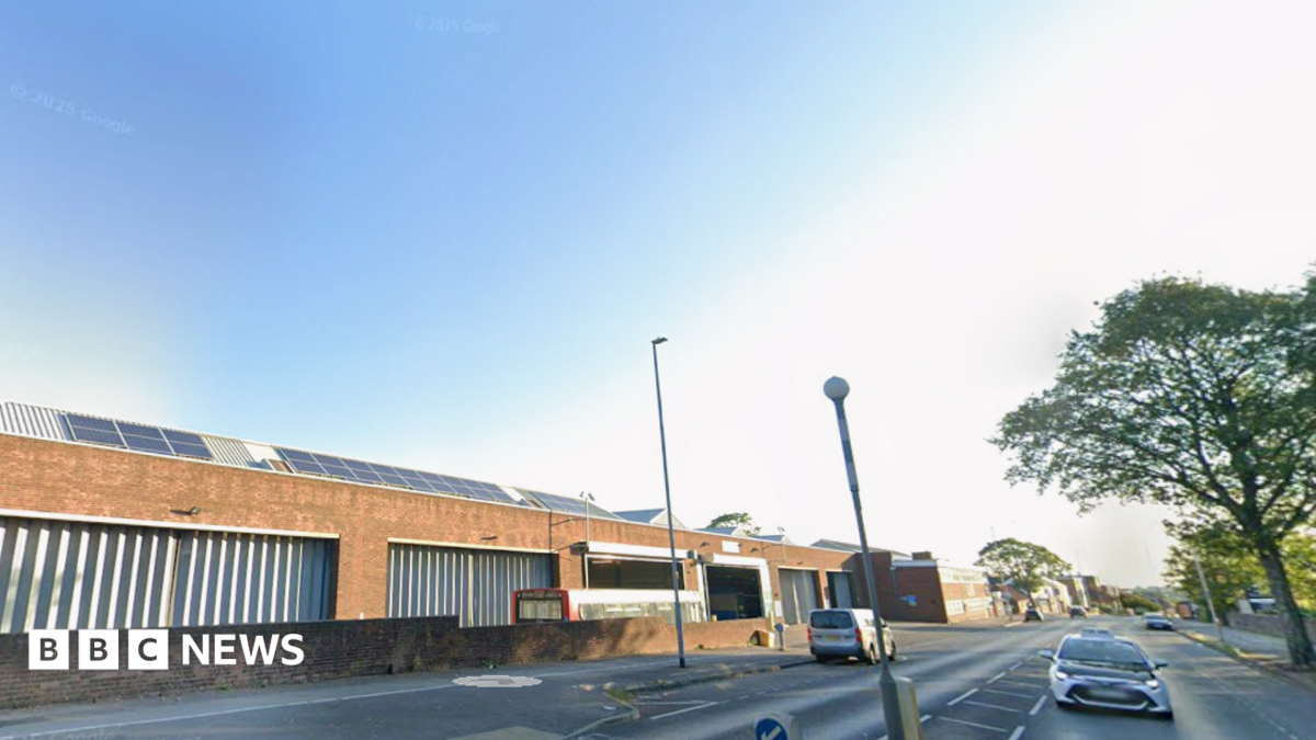Plans to redevelop bus depot in Mansfield set for approval - BBC News