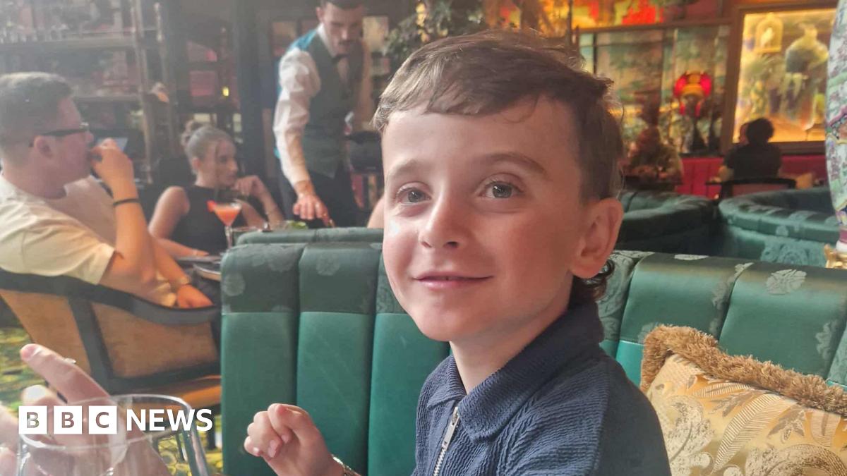 Milk allergies: Lack of school alternatives see pupils 'left out' - BBC ...
