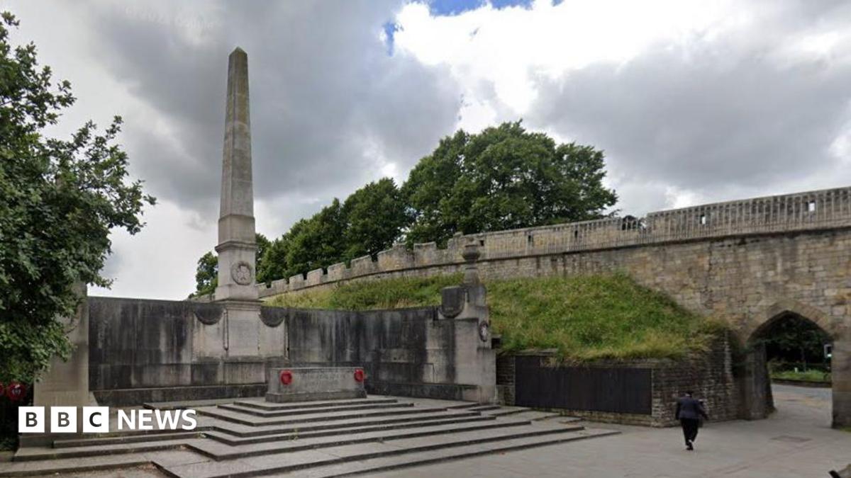 York railway war memorial will be restored to former glory - BBC News