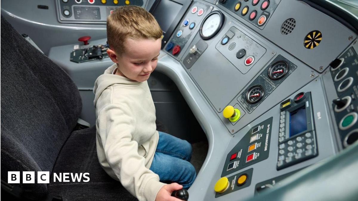 Train superfan, 5, becomes Avanti rookie driver - BBC News