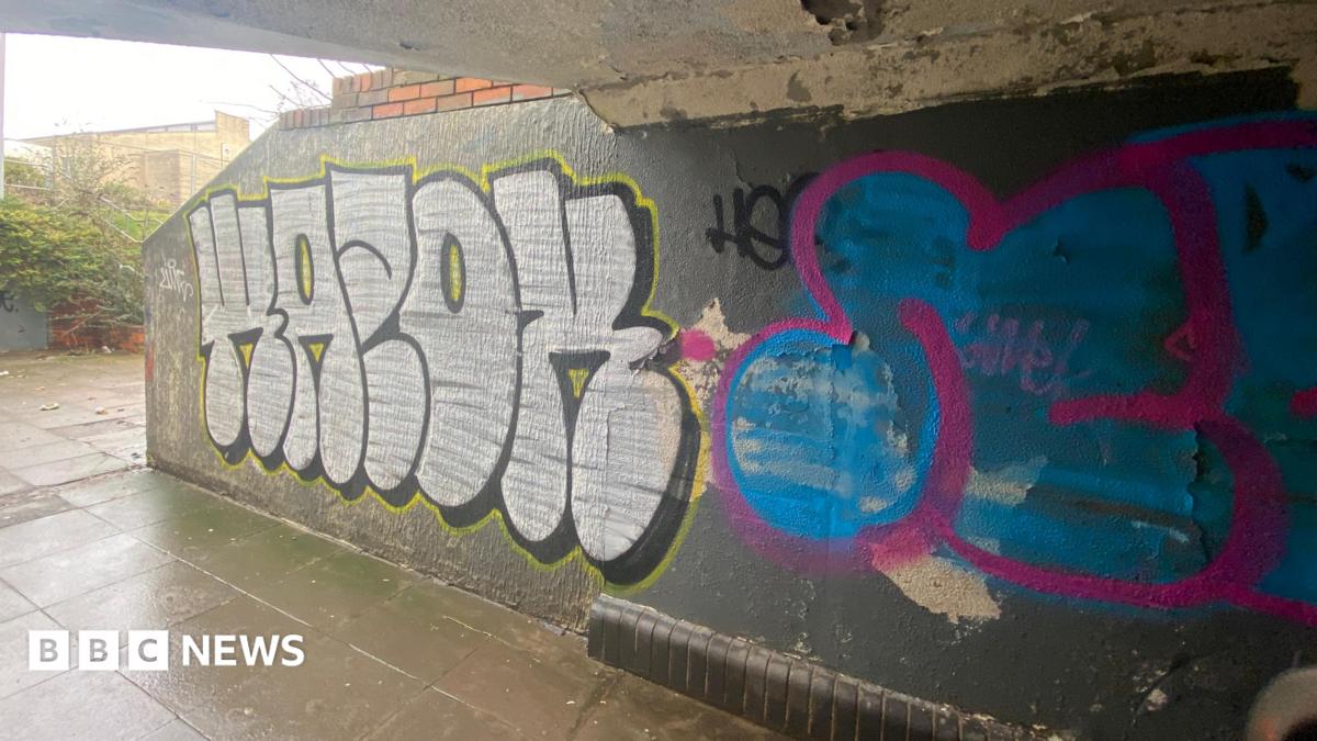Northampton graffiti crackdown through Crimestoppers campaign - BBC News