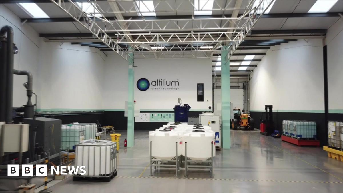 Battery recycling company in Devon gears up for expansion - BBC News