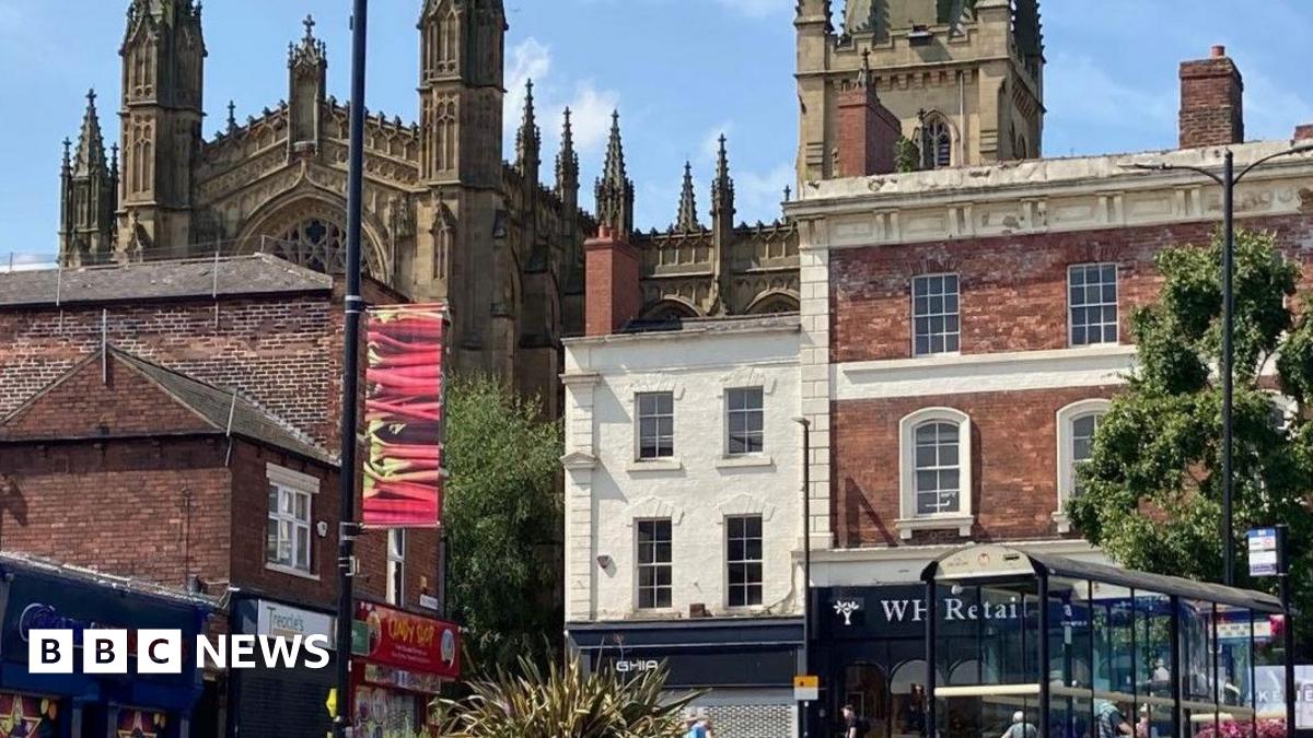 Post Office will remain in Wakefield city centre - BBC News