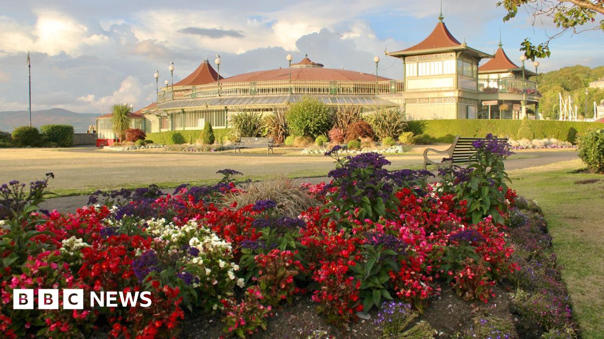 Councillor suspended after criticising 'shambles' Bute flowerbeds - BBC ...