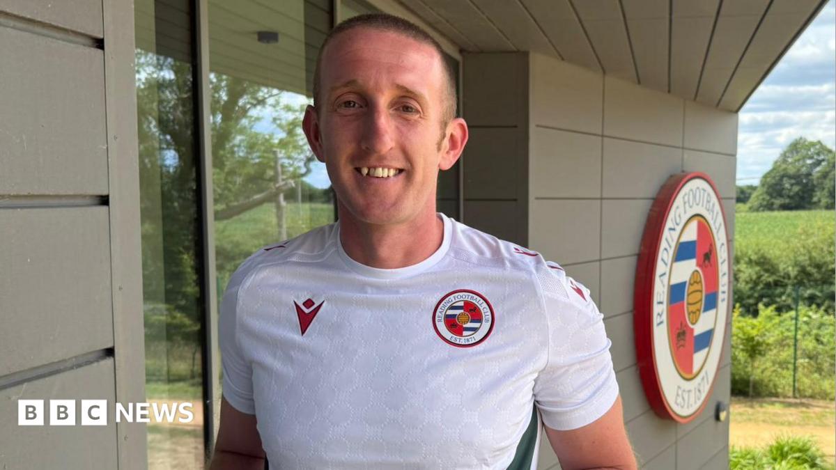 Reading 'still a huge women's club', says new manager - BBC News