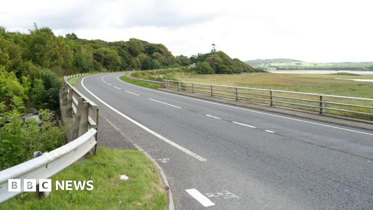 Woman dies after crash on A75 near Skyreburn - BBC News