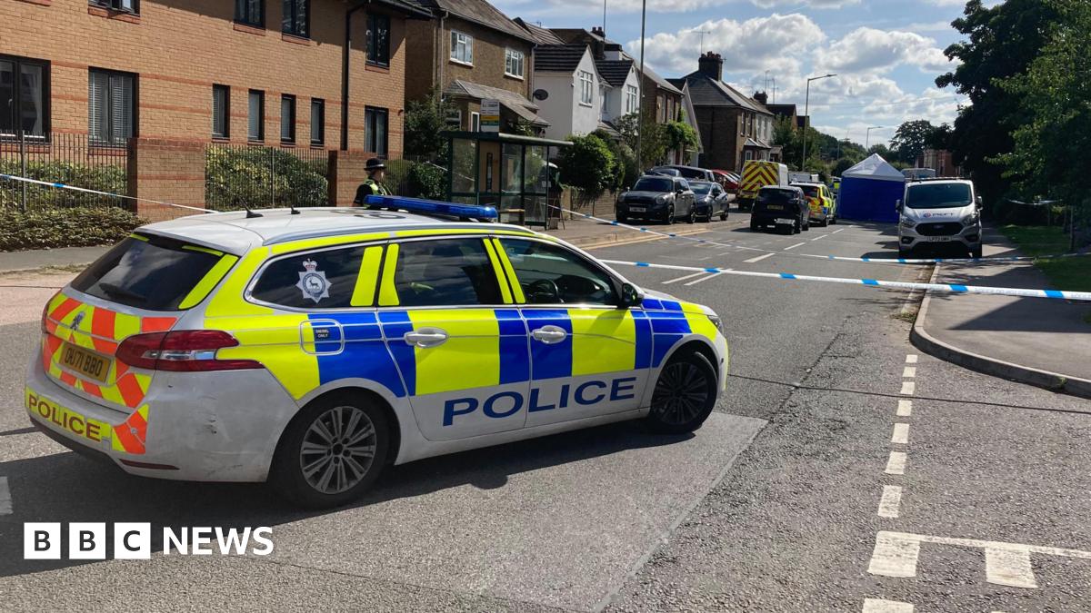 Reward of £20,000 offered after Kings Langley fatal shooting - BBC News