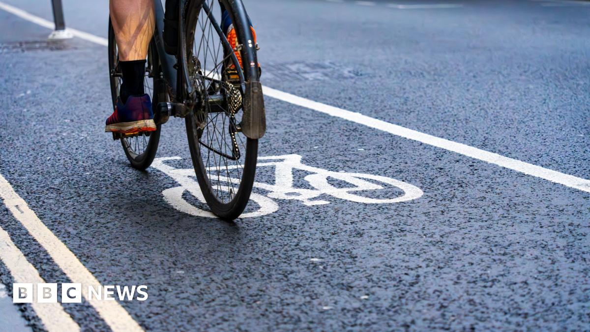 Dozens of new city cycle lanes planned across Leicester - BBC News
