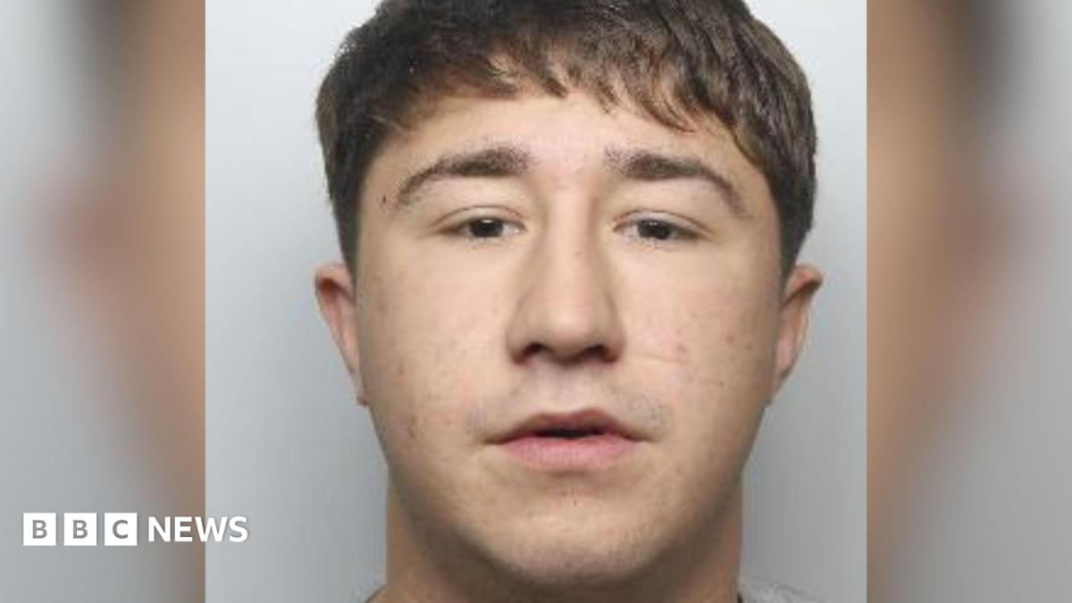 Doncaster dealer jailed after drugs and cash found in bag - BBC News