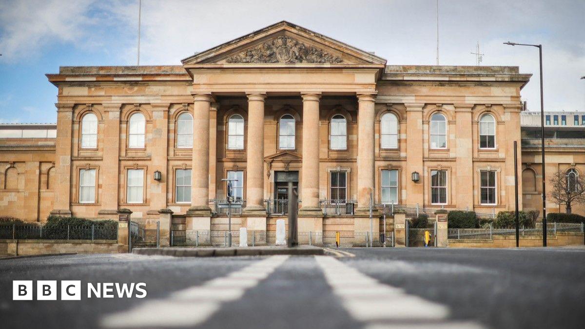 Man and woman accused of assaulting girls in Dundee - BBC News