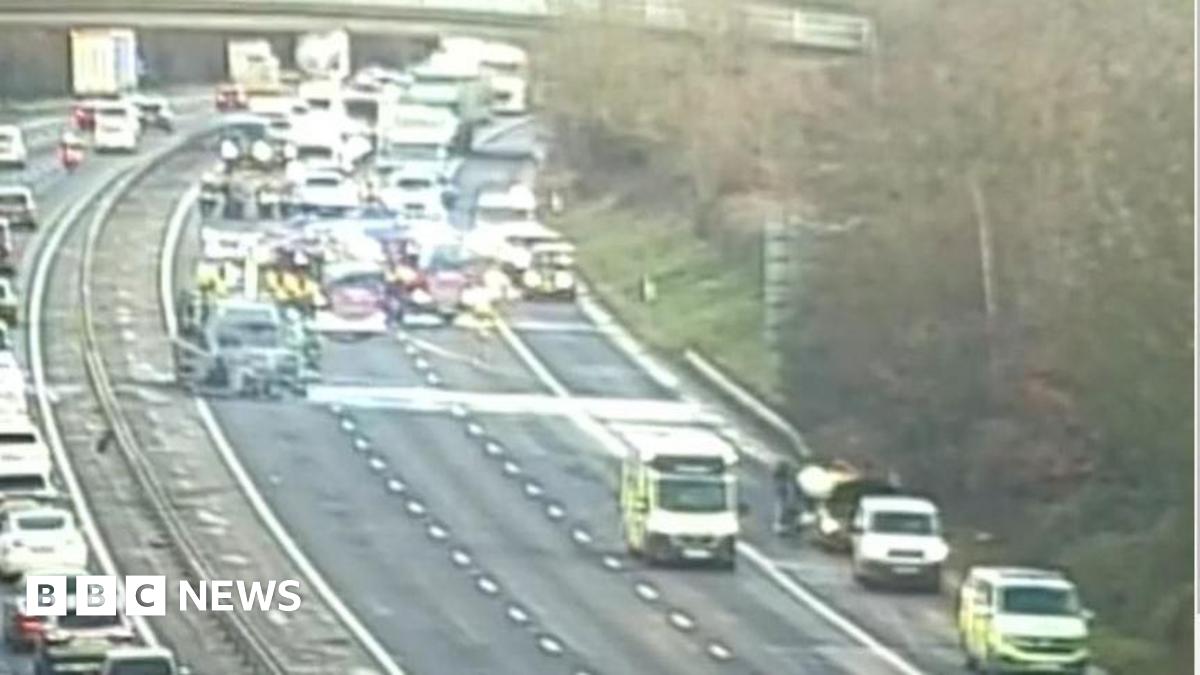 M11 southbound re-open near Harlow after crash caused fire - BBC News
