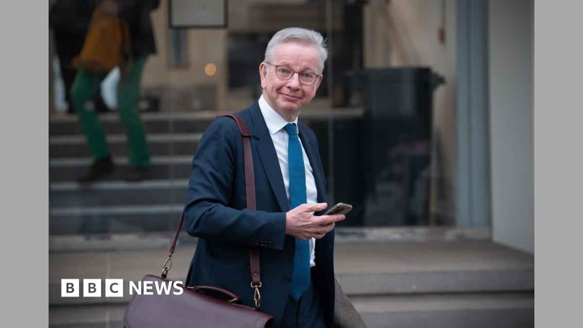 Michael Gove denies trying to circumvent Dyson ventilator checks - BBC News