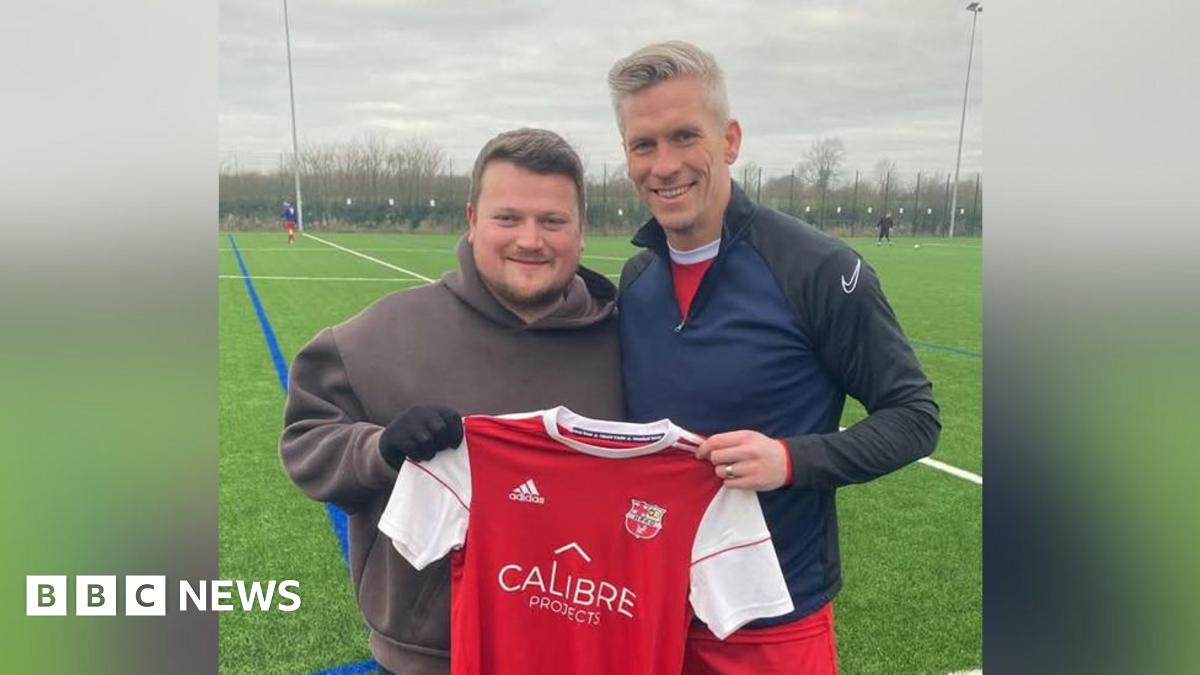 Steve Morison plays for Northamptonshire Sunday league side - BBC News