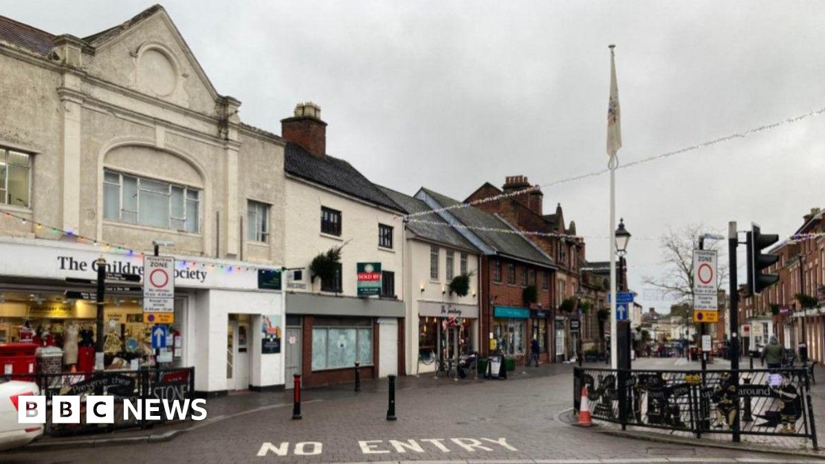 Plans for Stone high street cameras over no-entry rule - BBC News