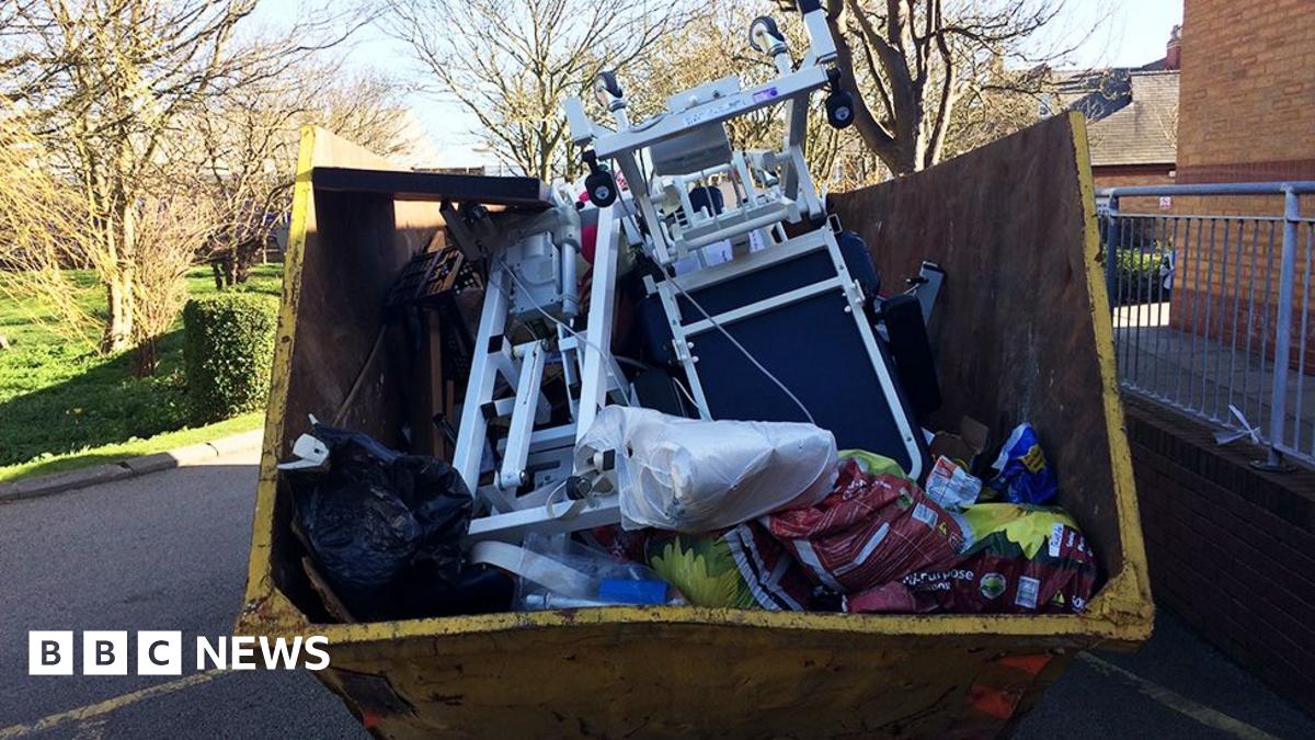 Lincolnshire community skip scheme aims to reduce fly-tipping - BBC News