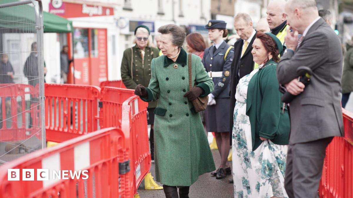 Lydney: Princess Anne 'shocked' by Storm Bert flood damage - BBC News