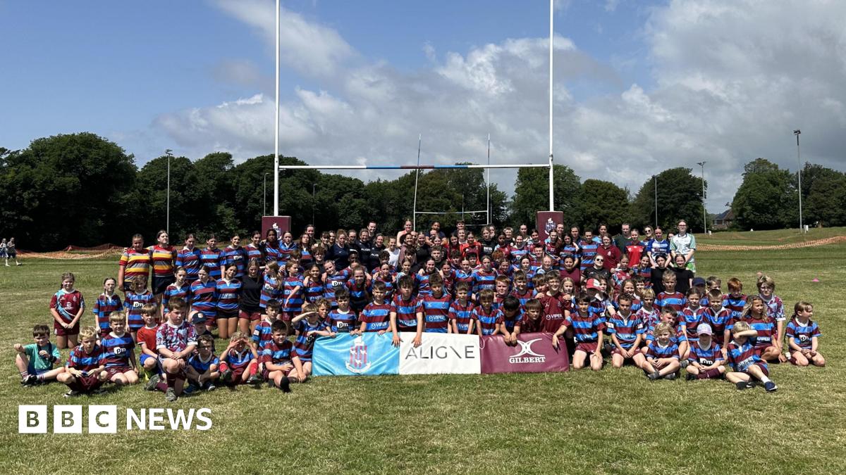 Hove Rugby Club hosts England players ahead of World Cup 2025 - BBC News