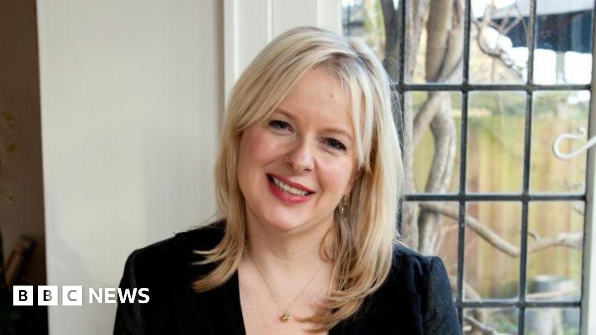 Allison Pearson felt 'bullied' in Essex Police probe - BBC News