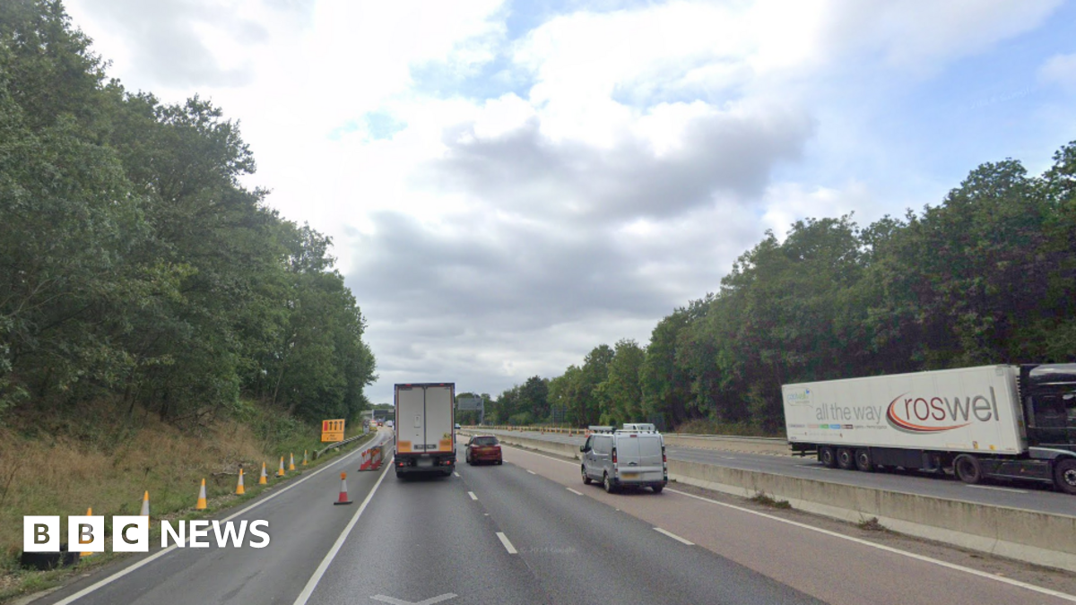 M20: Motorway reopens after crash involving car and lorry - BBC News