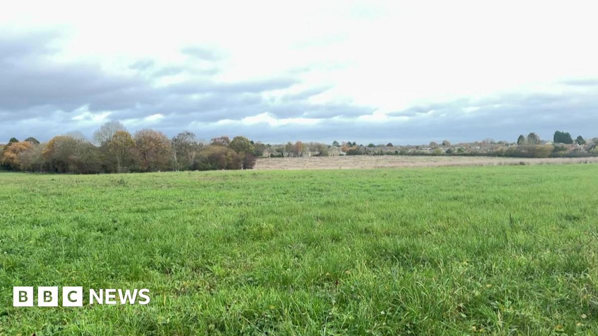 Nearly 2,000 west Oxfordshire homes delayed over sewage concerns - BBC News