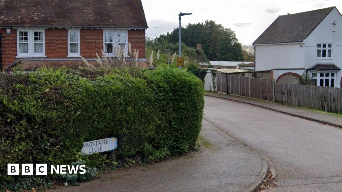 Bedford gas leak after drilling company hits natural gas pocket - BBC News