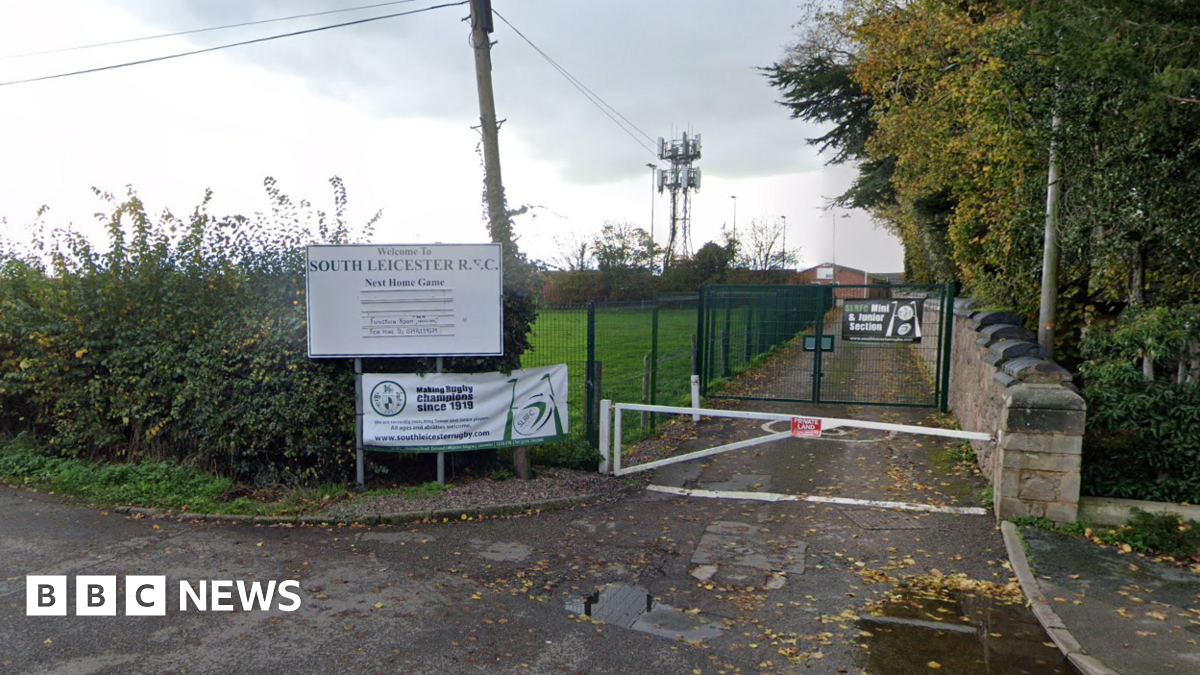 Wigston: Rugby club opposes new homes over ball strike fear - BBC News