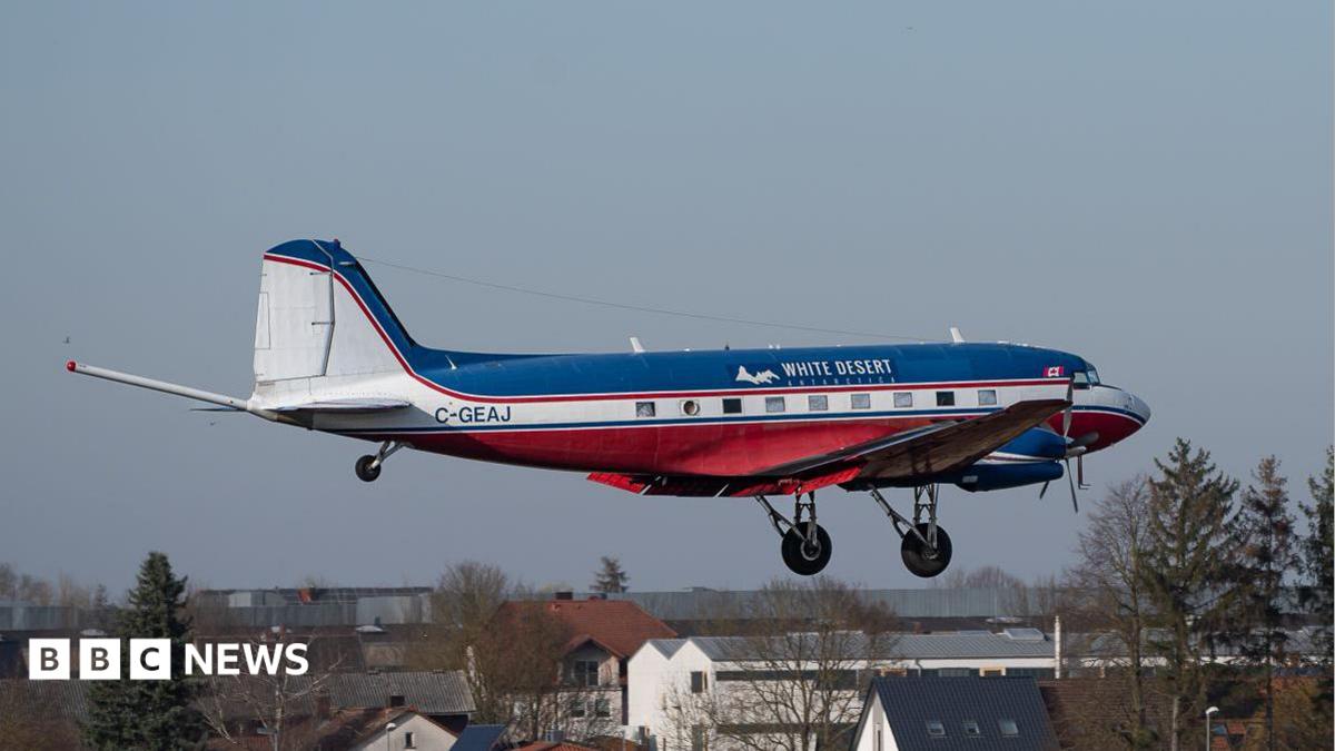 Low-flying plane returns to Cornwall to survey for minerals - BBC News