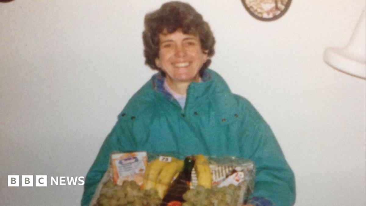 Joy Hewer murder detectives offer £20k reward to solve 1995 case - BBC News