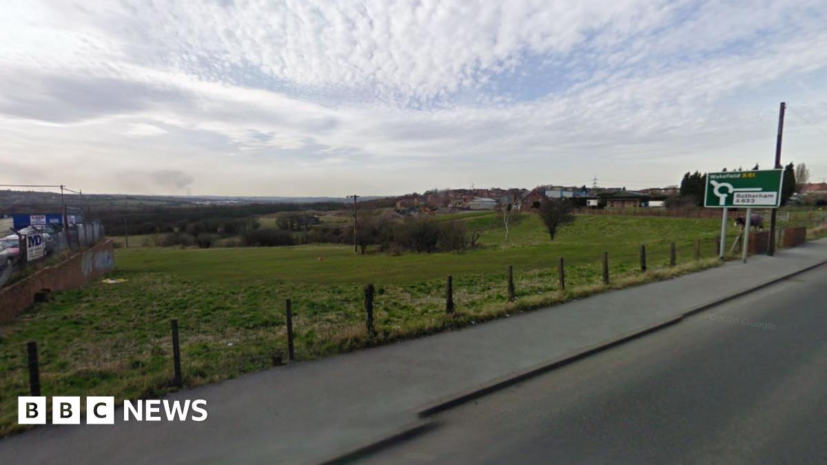 Barnsley: Hundreds of homes could be built at former pit site - BBC News