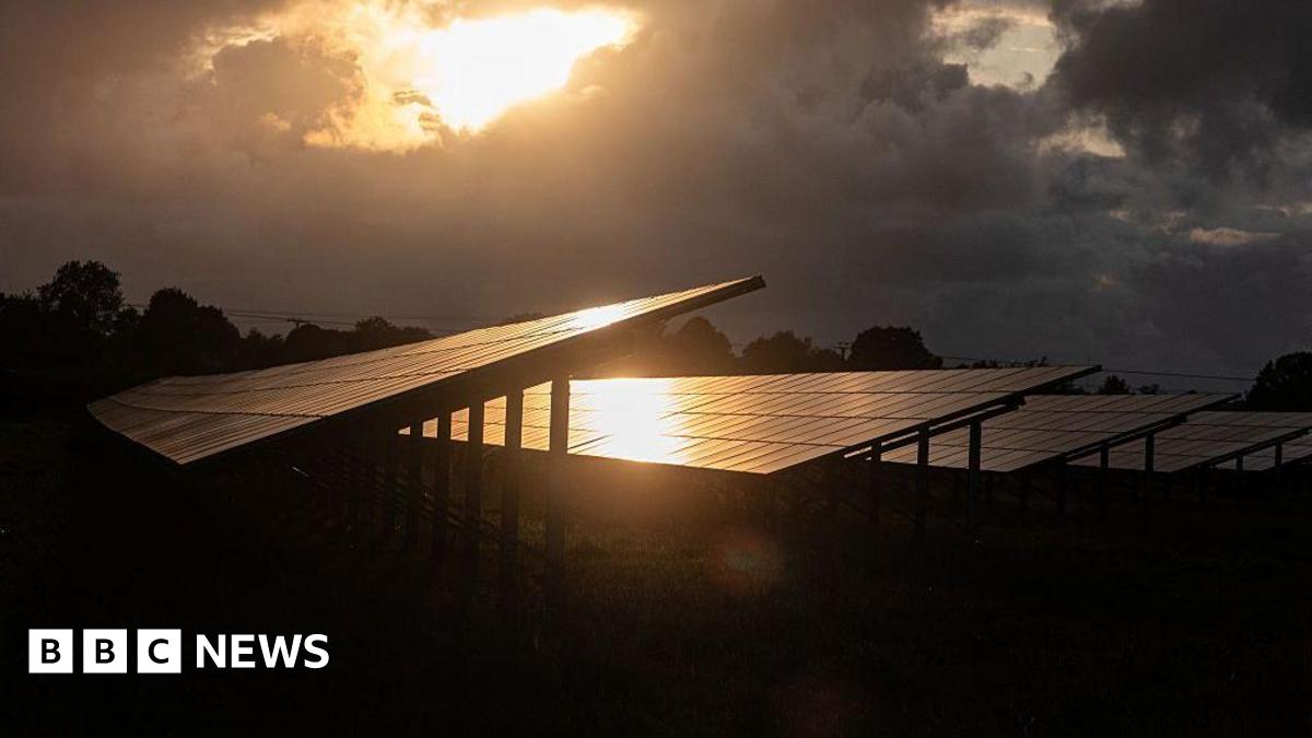 Government approves 474-acre Ashford solar farm development - BBC News