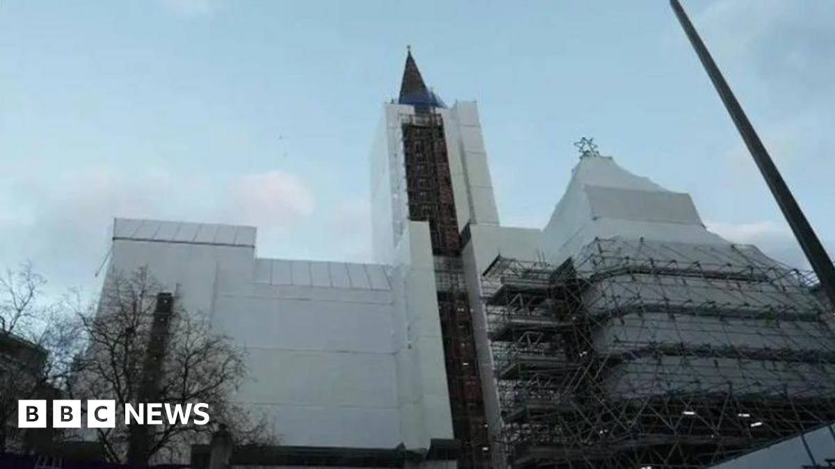 Manchester: Town hall restoration to cost extra £76m - BBC News
