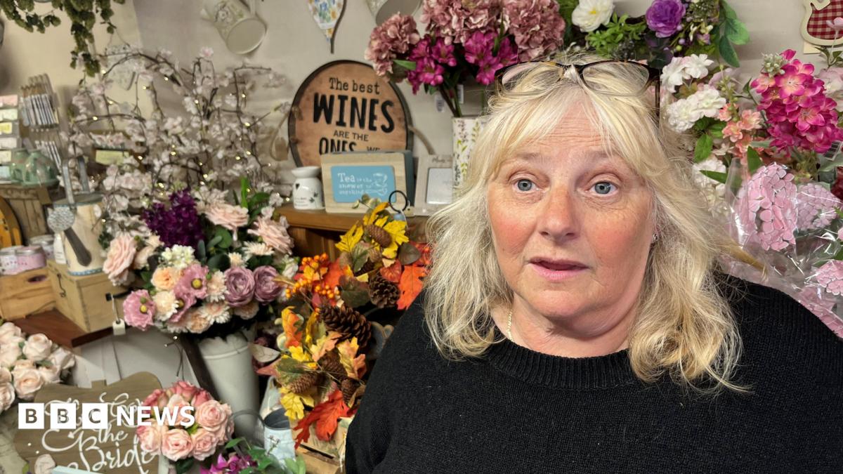 High prices hit sales of popular blooms - Cambridgeshire florist - BBC News