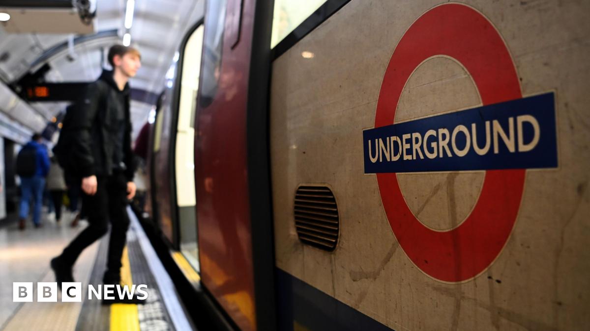 London Underground RMT members accept new pay offer from TfL - BBC News